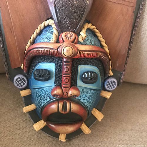Decorative tribal-style wall mask plaque | Maxsold