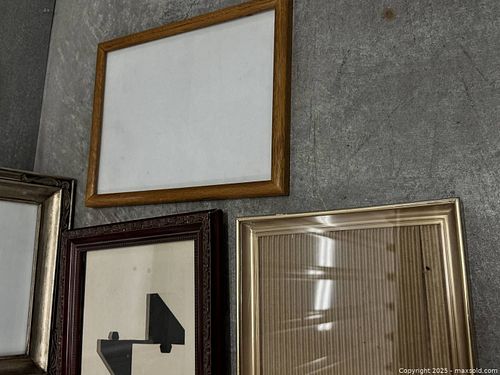 Lot of 8 assorted picture frames | Maxsold