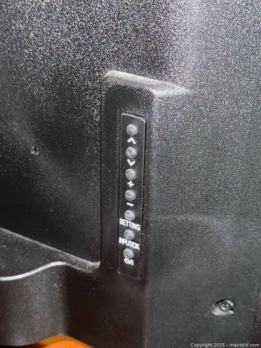 LG 32 inch LCD TV | Maxsold