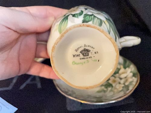 Royal Albert and Royal Standard bone china teacup and saucer sets | Maxsold