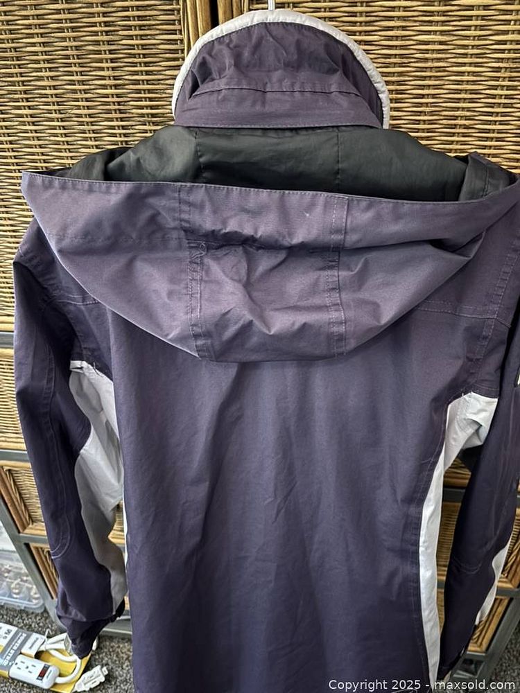 Ladies Wetskins waterproof jacket size small | Maxsold