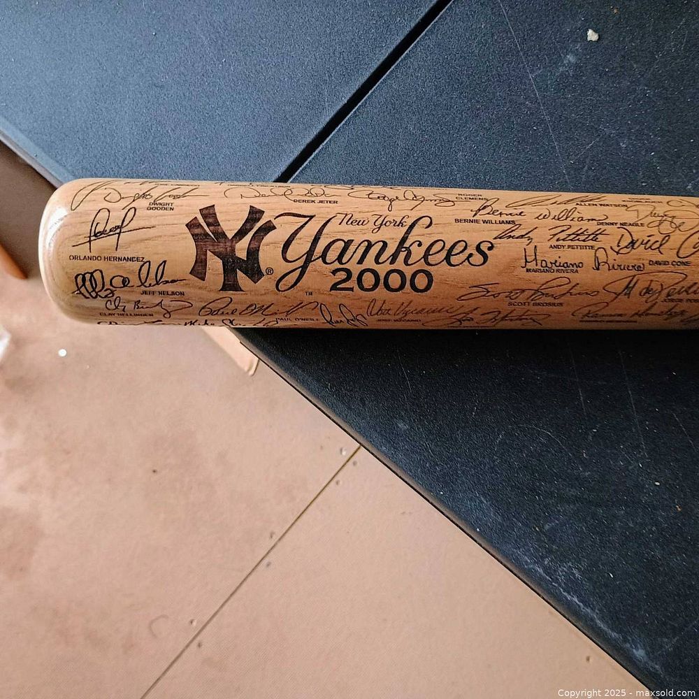 2000 New York Yankees roster signed bat | Maxsold