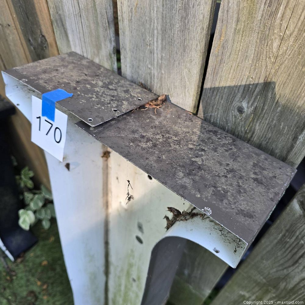 Very large metal sign letter L | Maxsold