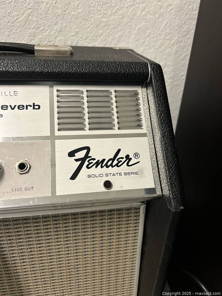 Fender Deluxe Reverb Solid State guitar combo amplifier | Maxsold