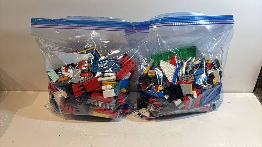 Assorted Lego bricks and specialty pieces | Maxsold