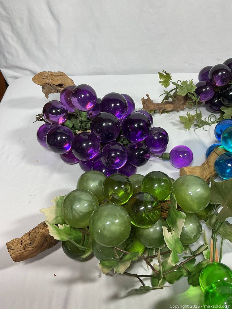 MCM lucite grape cluster lot, 10 pieces | Maxsold