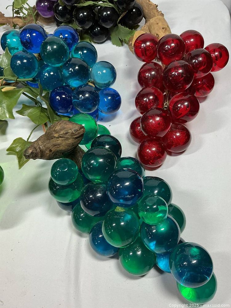 MCM lucite grape cluster lot, 10 pieces | Maxsold