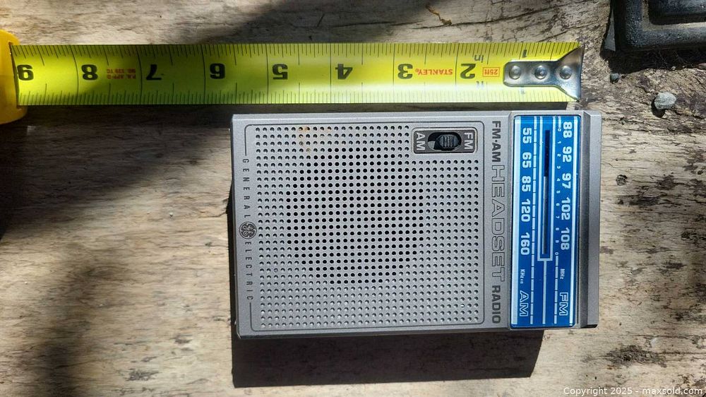 General Electric AM/FM pocket radio for parts | Maxsold