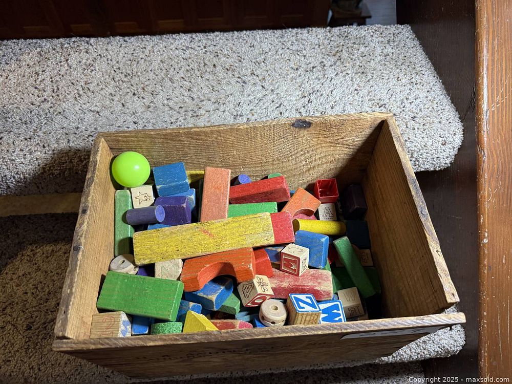 Vintage wood building blocks and Tinker Toy pieces in branded wood box ...
