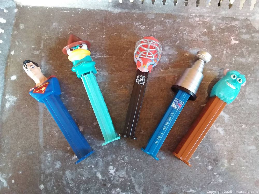 Five character PEZ candy dispensers | Maxsold