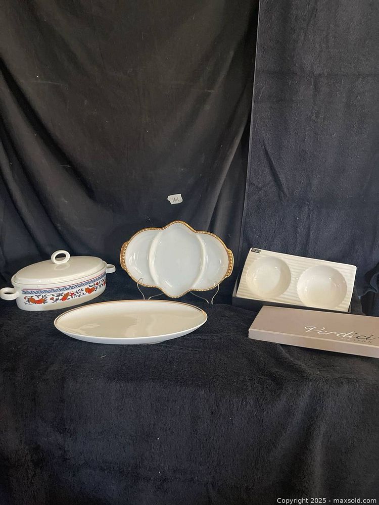 Verdici double-dip tray, lidded casserole, clover tray, oval platter | Maxsold