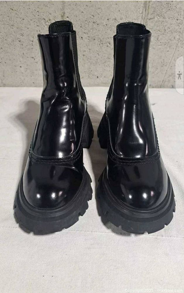 Alexander McQueen Women's Patent Wander Chelsea Boots FITS Size 6-6.5 ...