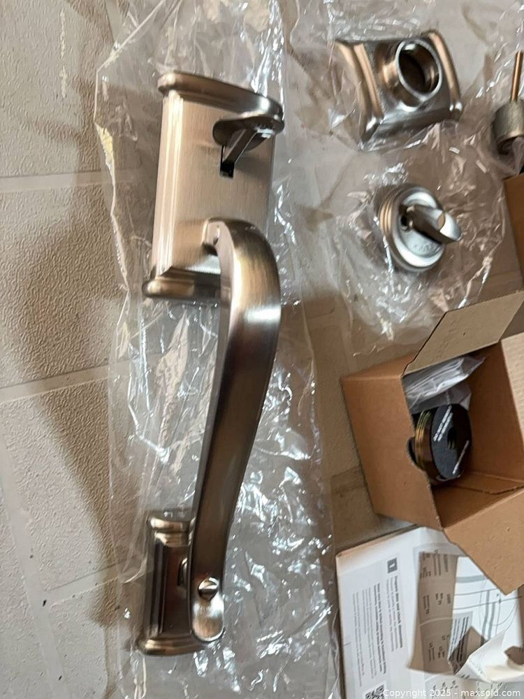 Weiser door handle and deadbolt set | Maxsold