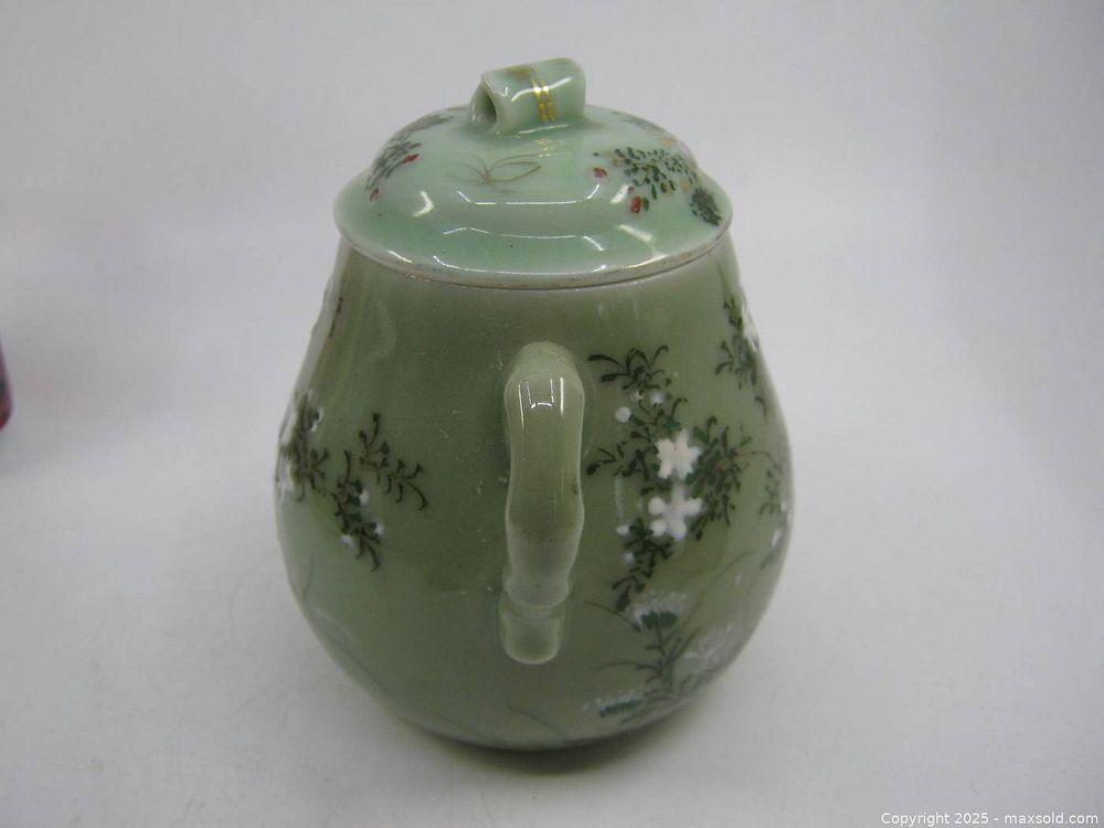 Japanese Seto celadon porcelain jar with lid | Maxsold