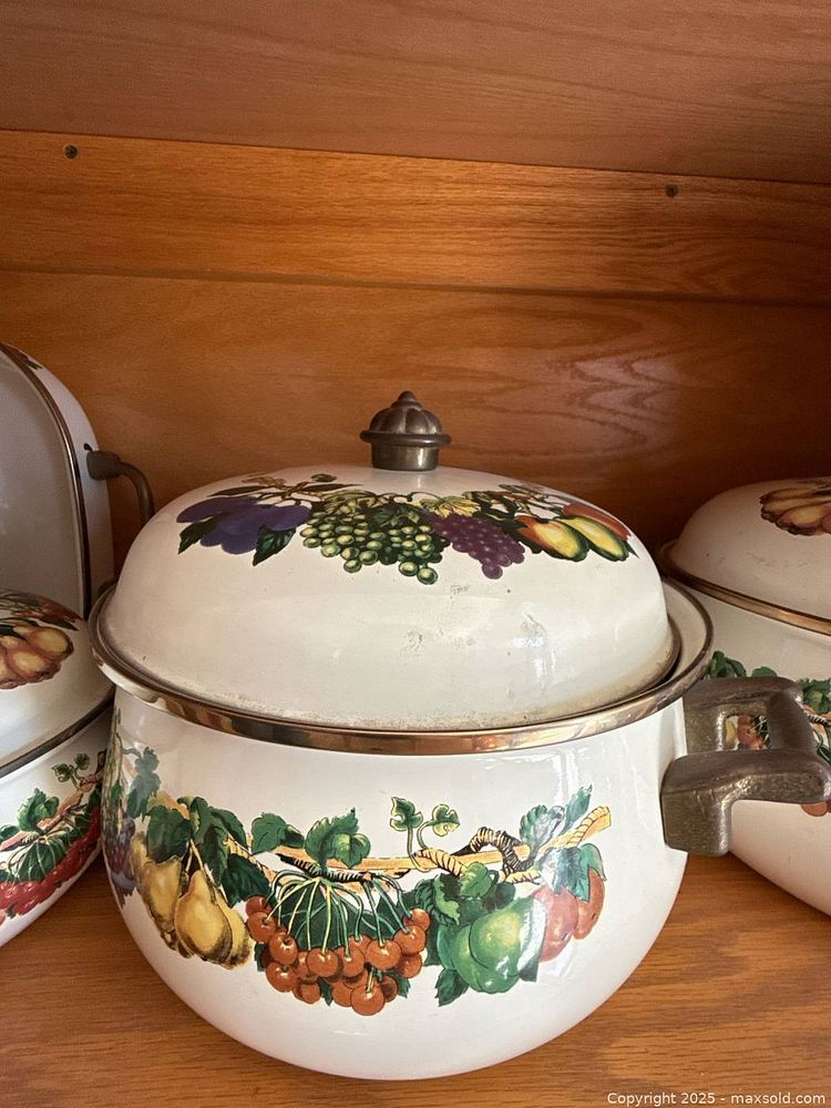 Tabletops Unlimited 7-piece enamel cookware | Maxsold