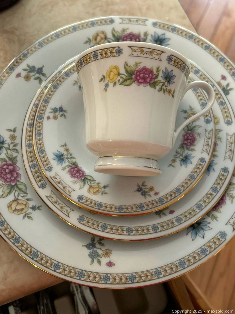 Liling Fine China and Czechoslovakian dinnerware assortment | Maxsold