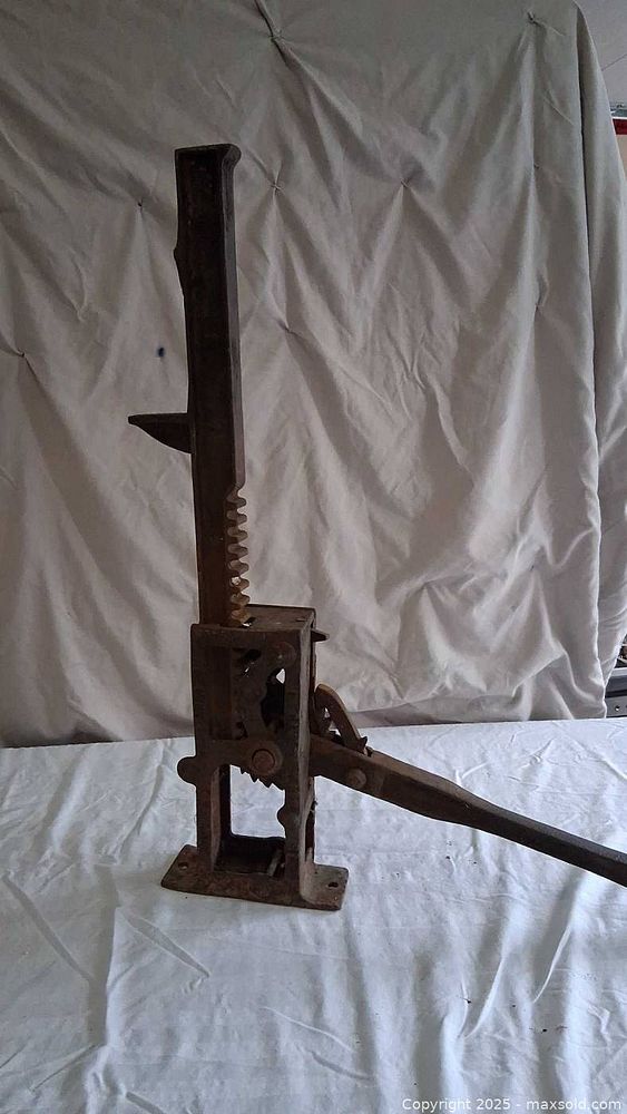 Oliver Manufacturing cast iron stump jack | Maxsold