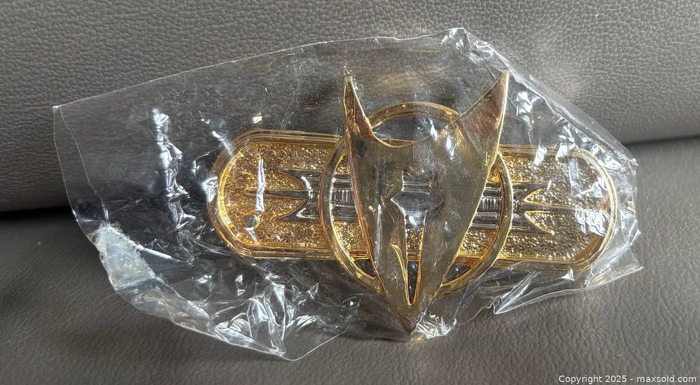 Five sealed Star Trek metal badges | Maxsold