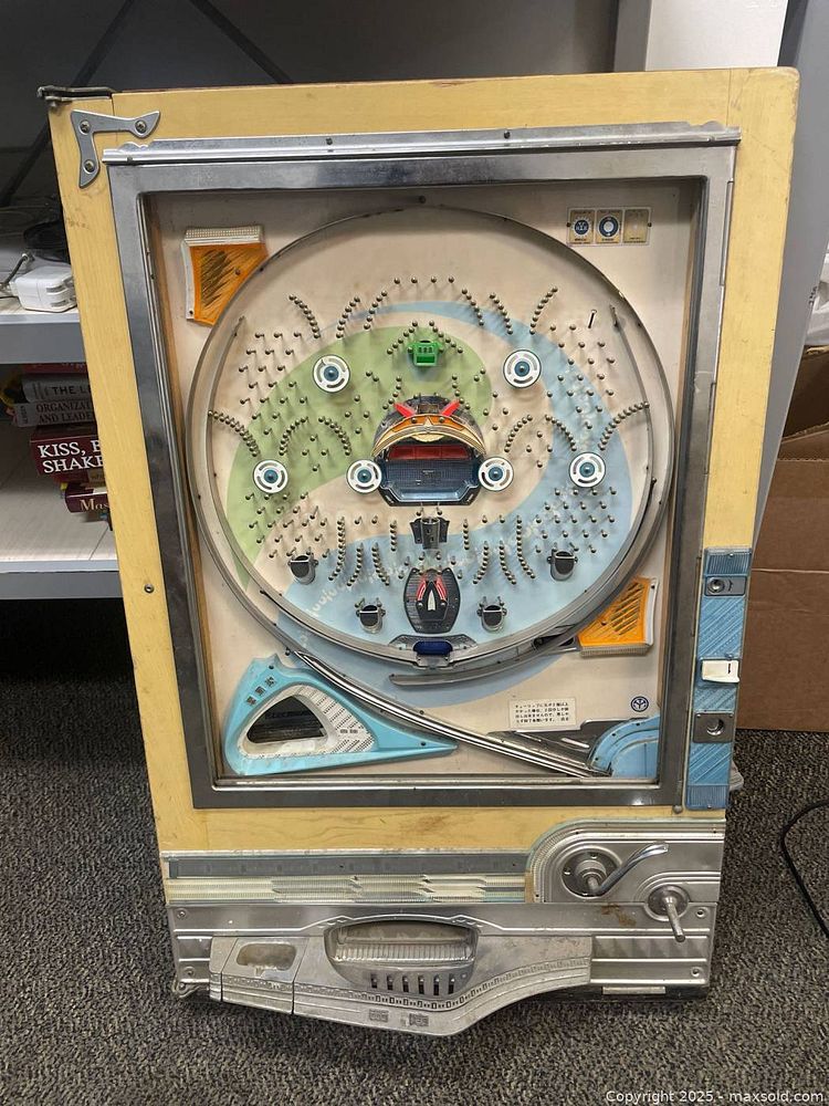 Vintage Nishijin pachinko machine | Maxsold