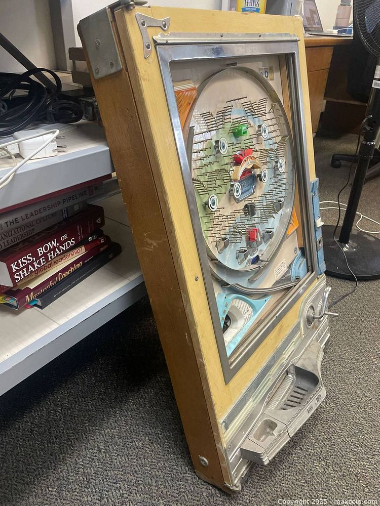 Vintage Nishijin pachinko machine | Maxsold