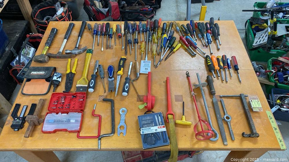 Assorted hand tools and accessories | Maxsold