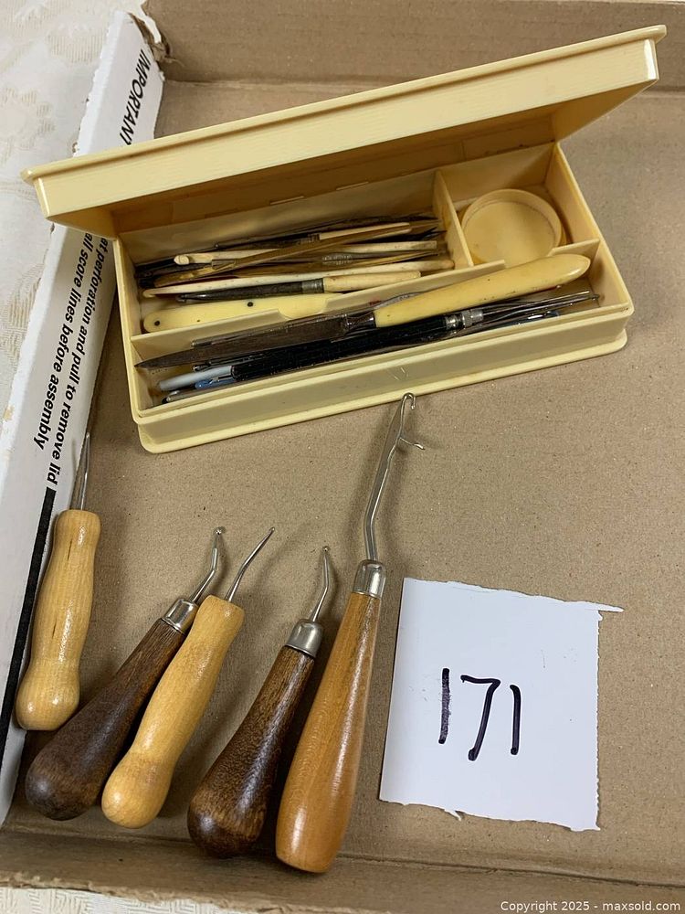 French Ivory And Crochet Hooks | Greater Napanee (Ontario, Canada ...