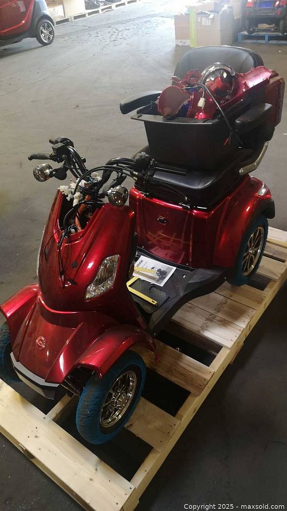 Daymak Roadstar 4-wheel electric mobility scooter for parts | Maxsold