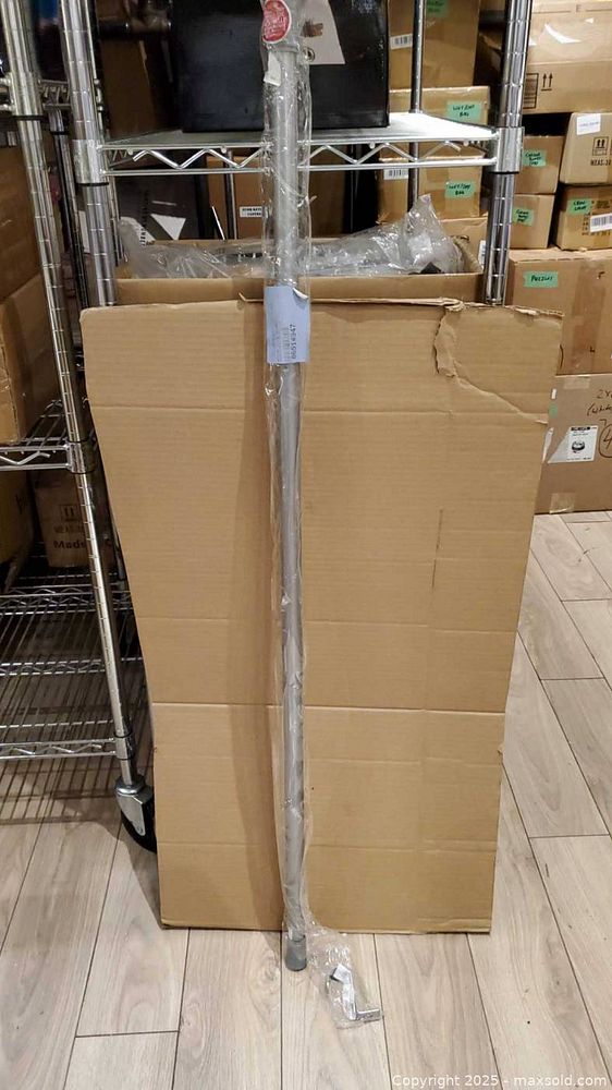 Smart Rods adjustable tension shower curtain rod | Maxsold