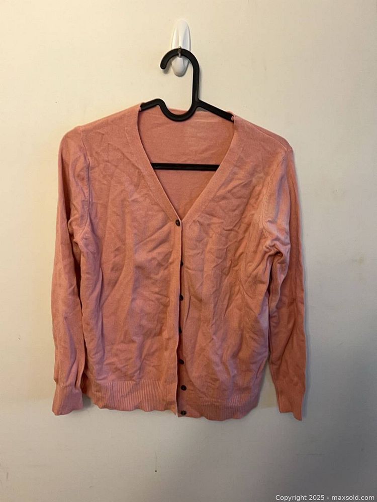 Salmon Pink Women’s Cardigan Sweater M | Maxsold