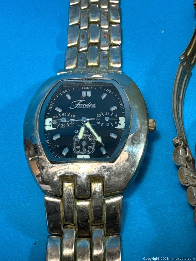 Three analog wristwatches with Elizabeth Arden box | Maxsold