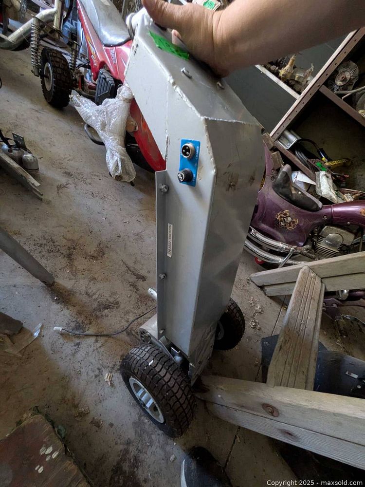 Motorized two-wheel chassis | Maxsold