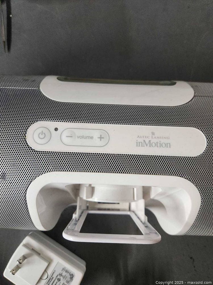 Altec Lansing inMotion speaker dock | Maxsold
