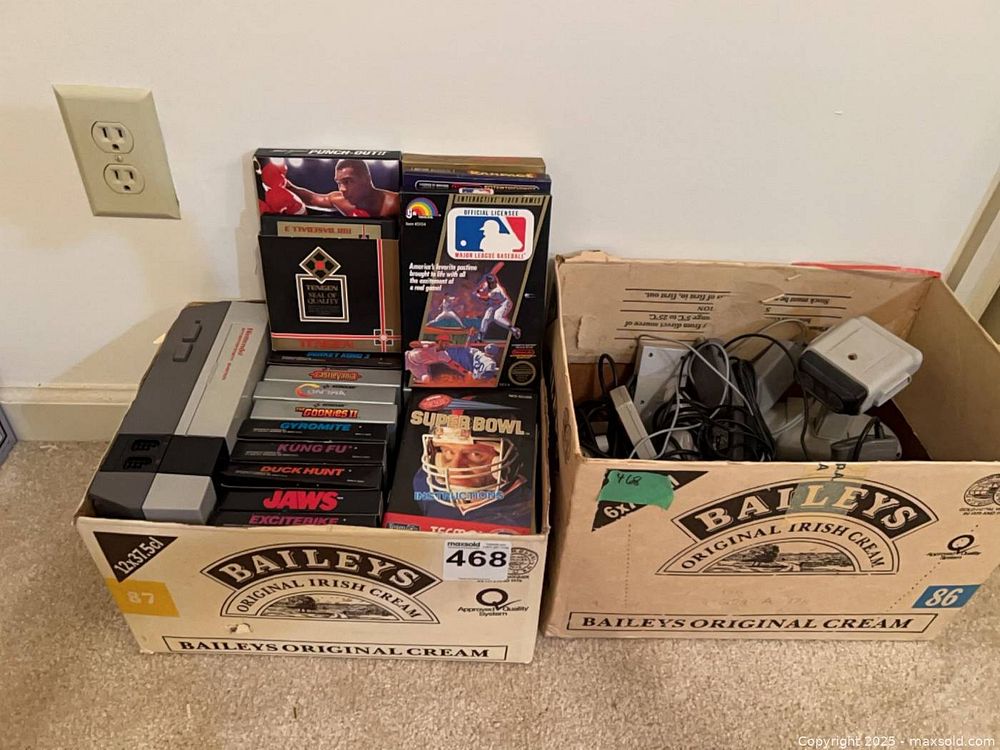 Nintendo NES-001 console, R.O.B. robot, 20+ games, controllers, Zapper ...