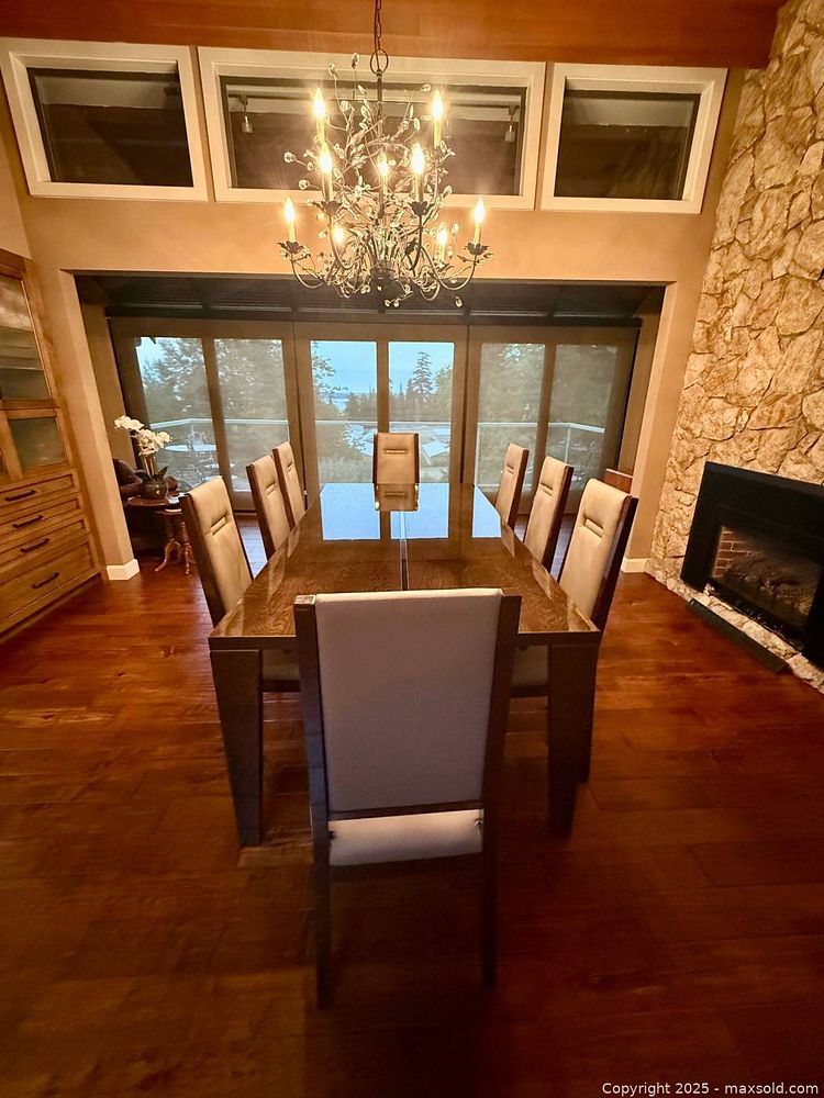 Arte Italia solid wood lacquer dining set | Maxsold