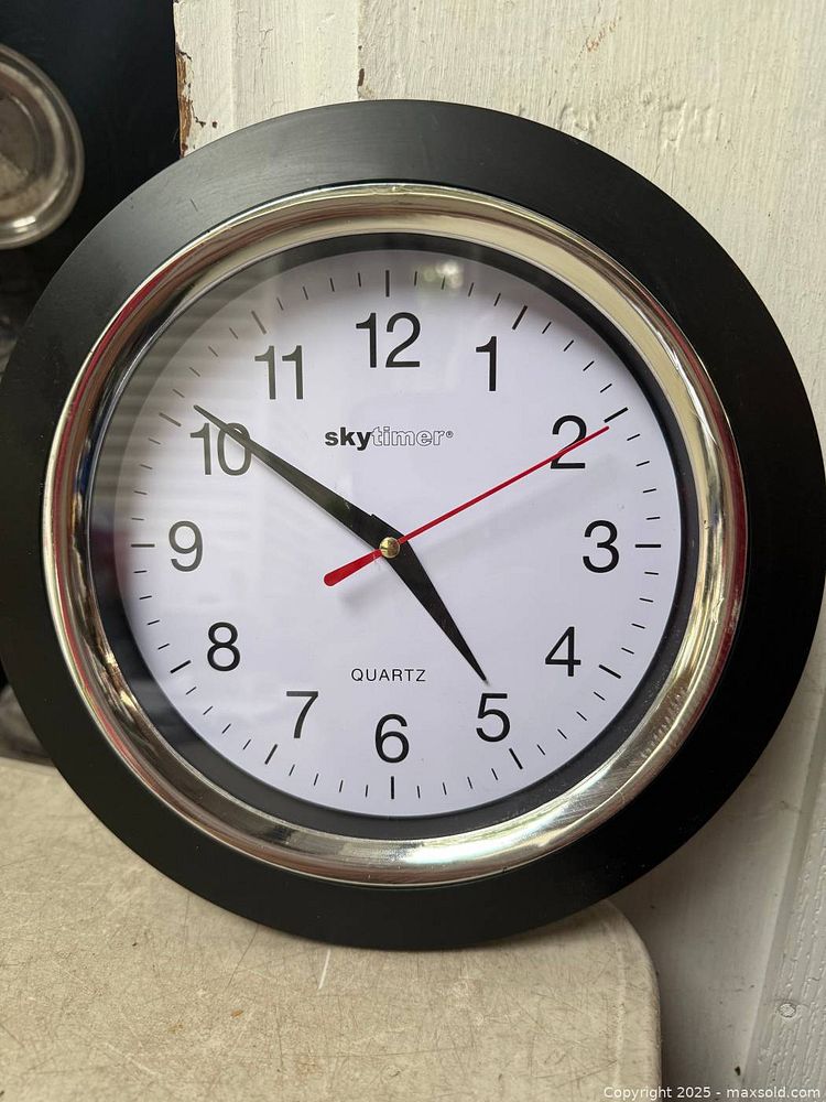 Skytimer quartz wall clock 9.5 in diam | Maxsold