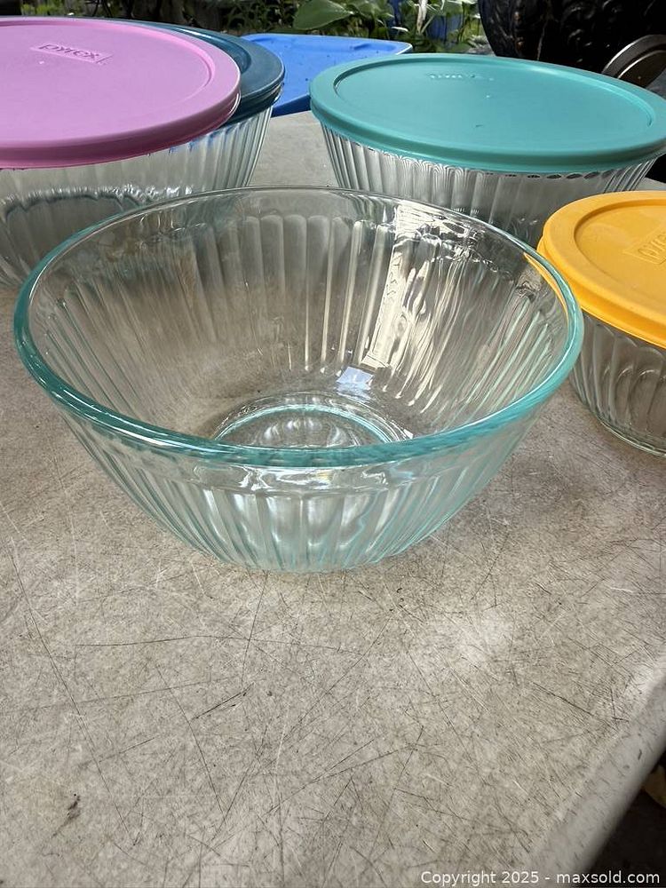 Pyrex ribbed glass nesting bowls with lids, set of 4 | Maxsold