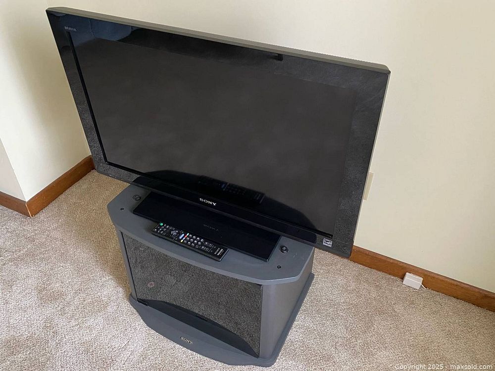 Sony Bravia KDL-32BX420 32" LCD TV, Stand, Remote | Maxsold