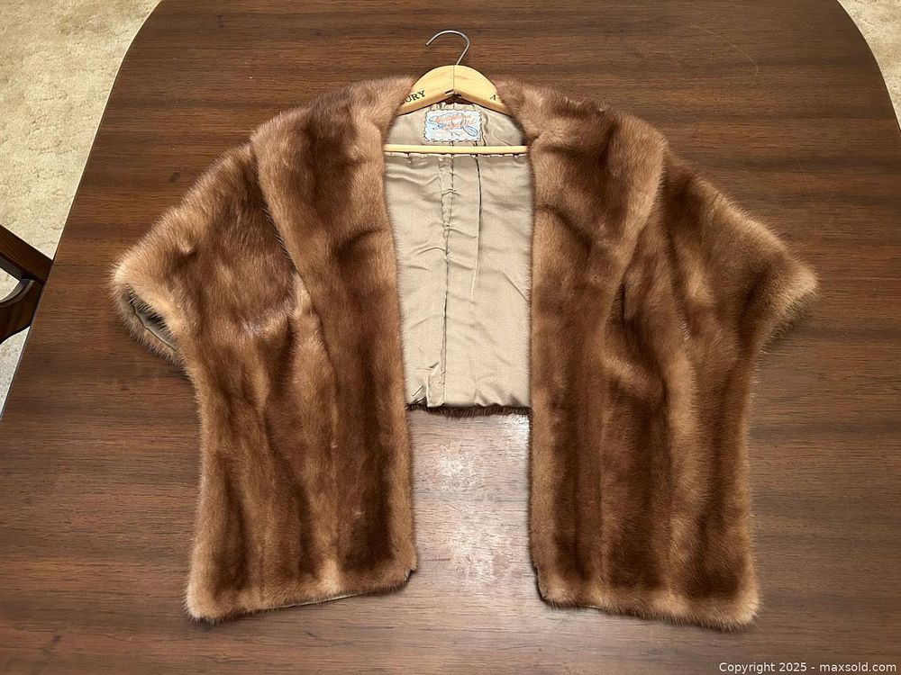 Brown mink fur stole with satin lining | Maxsold