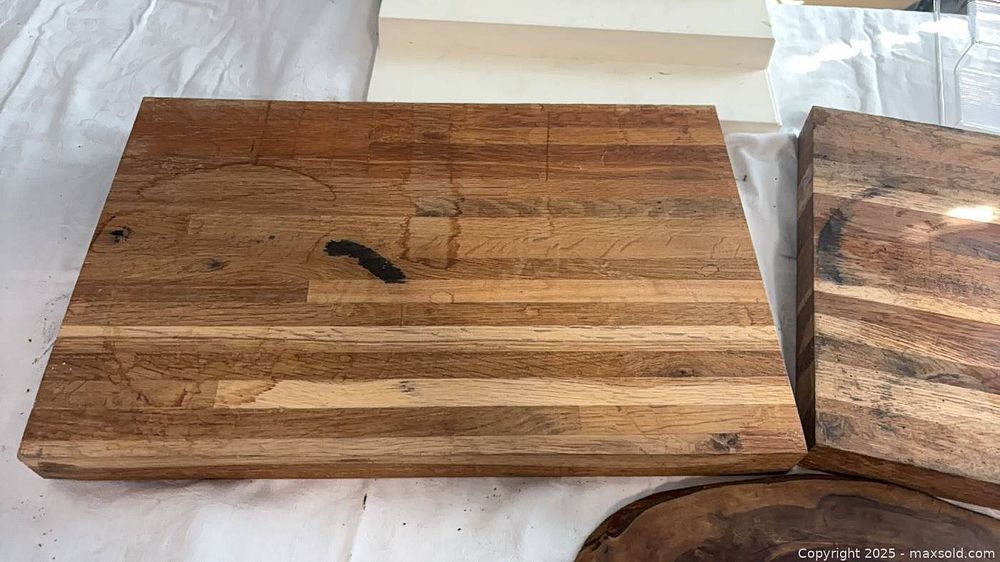 Butcher block cutting boards, Olivia serving board, spice risers | Maxsold