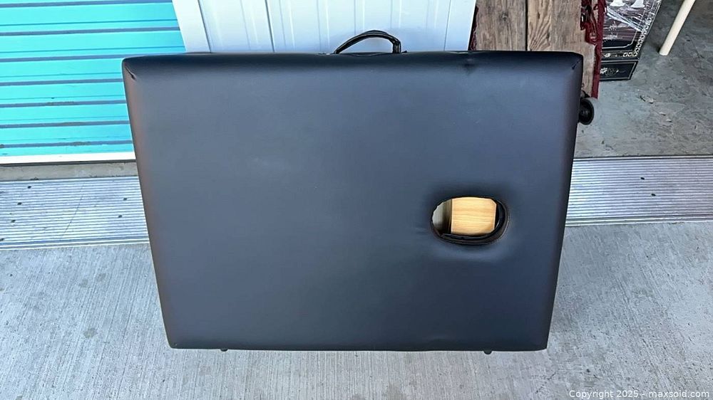 Portable massage table | Maxsold