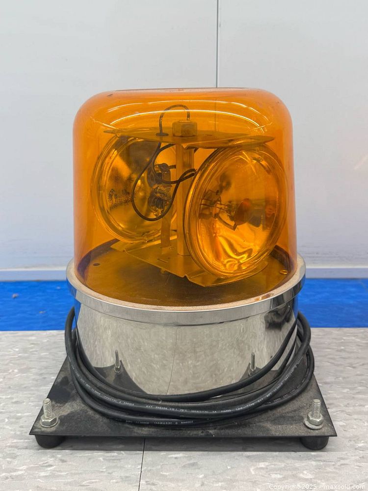 Pair of Rotating Strobe Beacon Lights | Maxsold