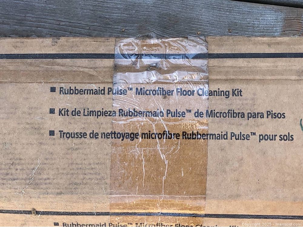 Rubbermaid Pulse Microfiber Floor Cleaning Kit | Maxsold