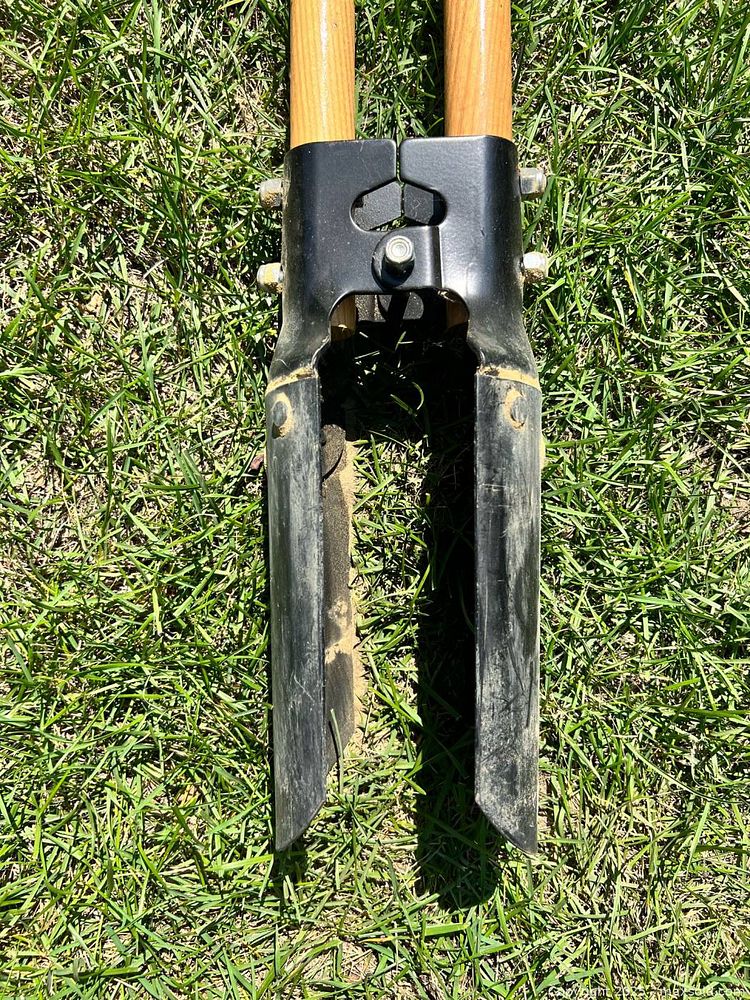 Garant Practica manual post hole digger | Maxsold
