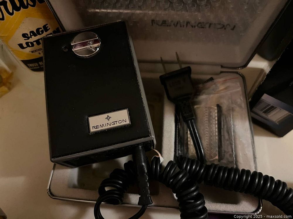 Vintage Philishave & Remington shavers, grooming tools | Maxsold