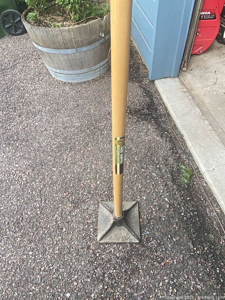 True Temper manual hand tamper 8"x8" | Maxsold