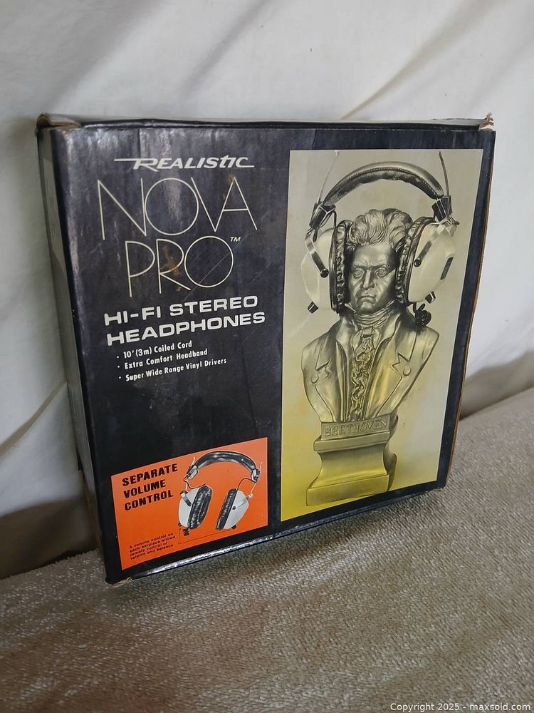 Realistic Nova Pro Hi-Fi Stereo Headphones | Maxsold