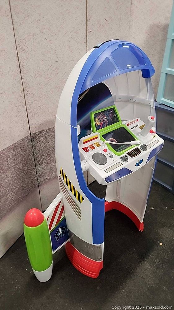 Buzz Lightyear Star Command Center toy | Maxsold