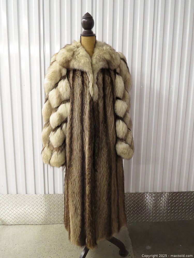 Full-Length Mink Fur Coat Made in Canada | Maxsold