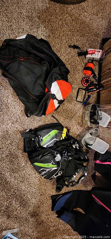 Men's and women's scuba gear, Tusa BCD, wetsuits, masks, fins ...