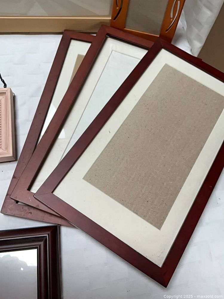 Assorted blank picture frames, approx 8 pieces | Maxsold